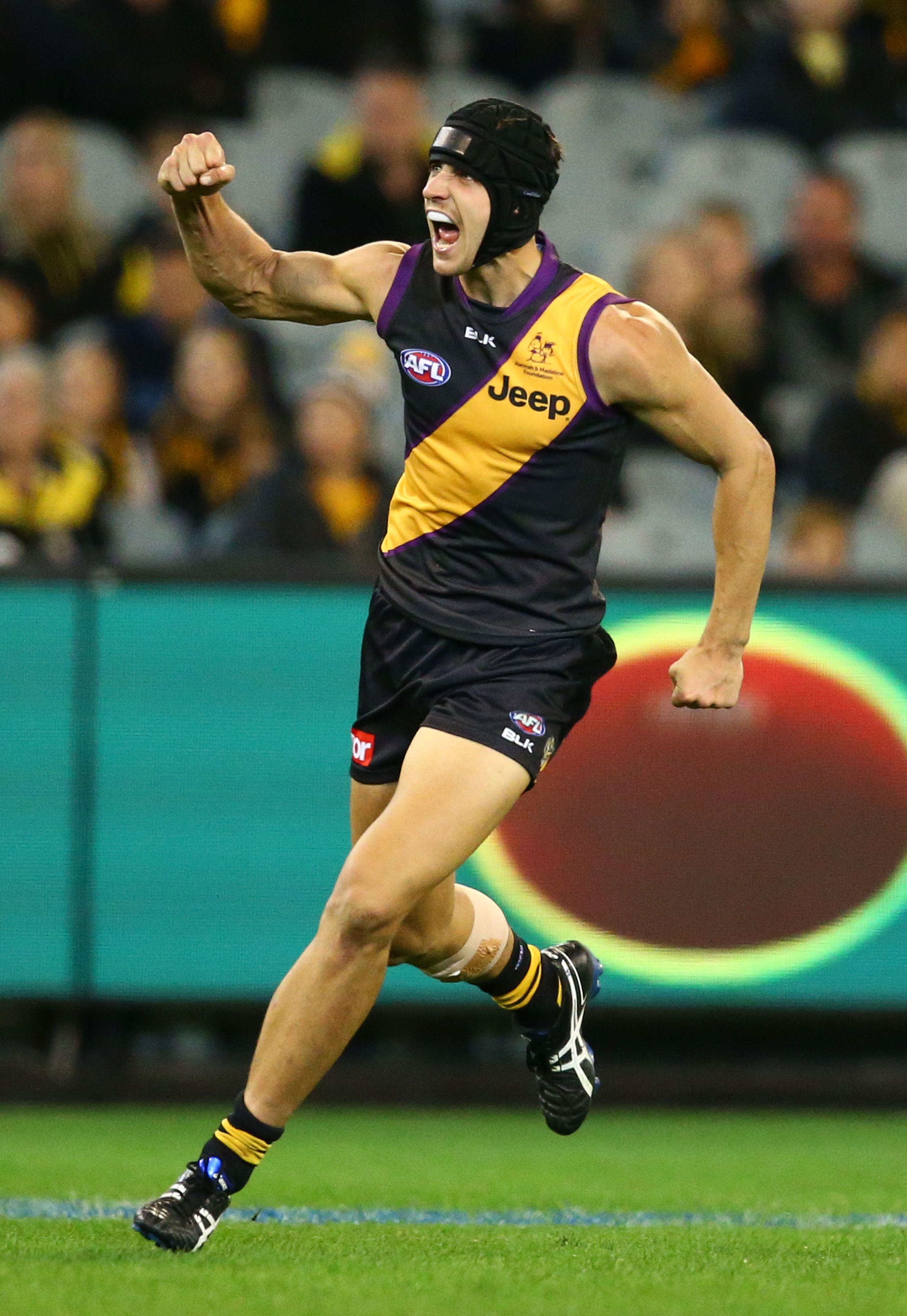 Tiger tall re-signs