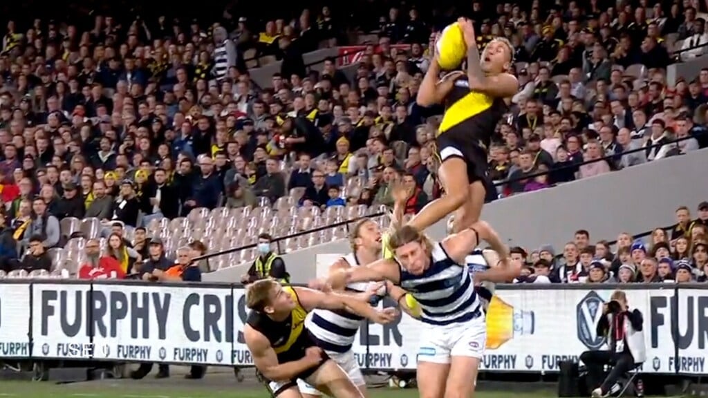 Bolton emulates “Disco”