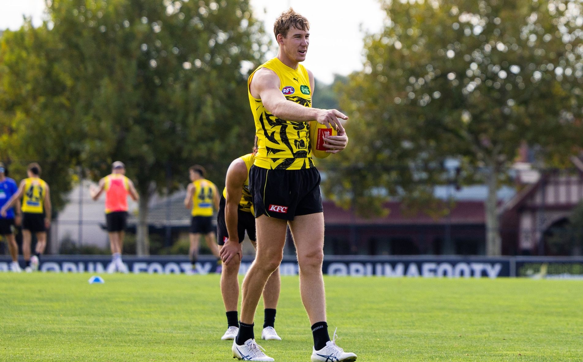 Lynch returns in Round 1 blockbuster