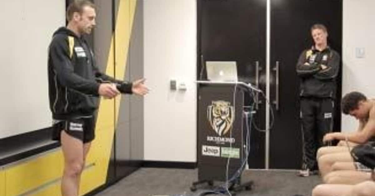 Tuck tells teammates