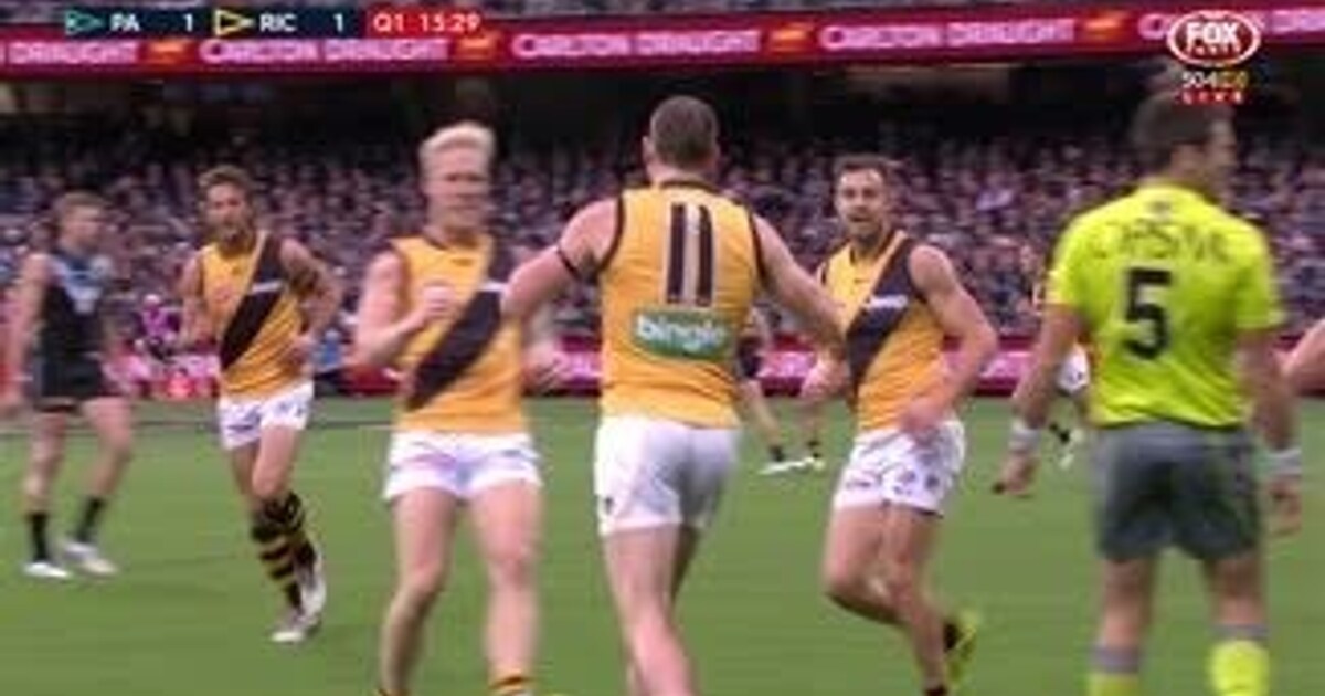 Round 8: Edwards handball sets up Batchelor