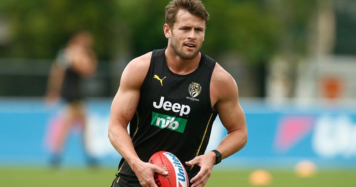 Weller reunites with ‘brothers’ at Tigerland