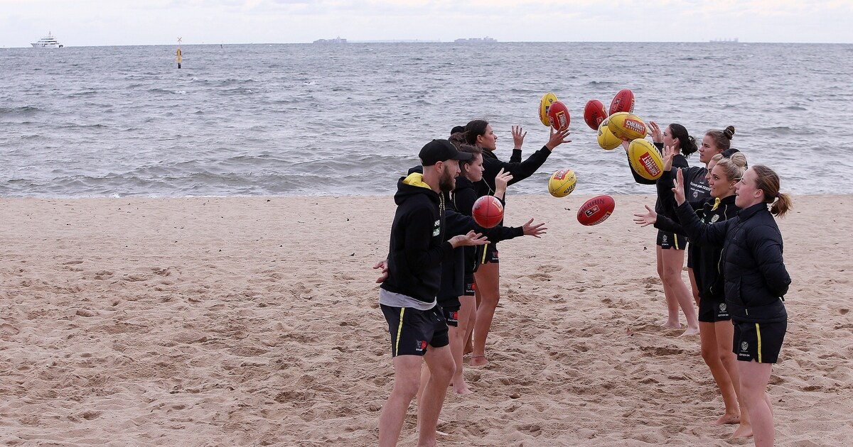 AFLW Training at Elwood Beach - November 11, 2021