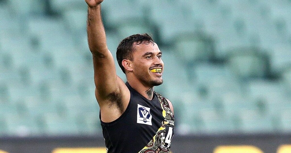 VFL R9: Stacks goal trio