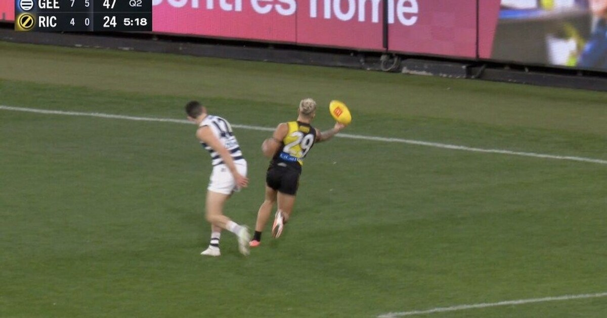 Round 15: Incredible mark by Bolton