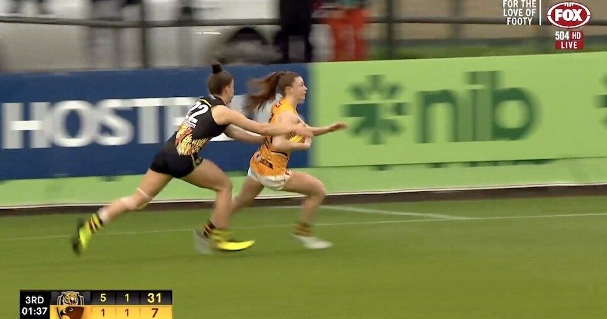 AFLW R3: Run down tackle from McKenzie