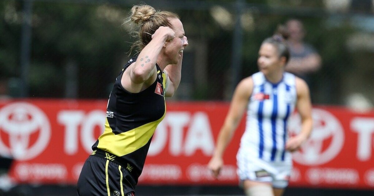 AFLW SF: Outstanding mark by Wakefield