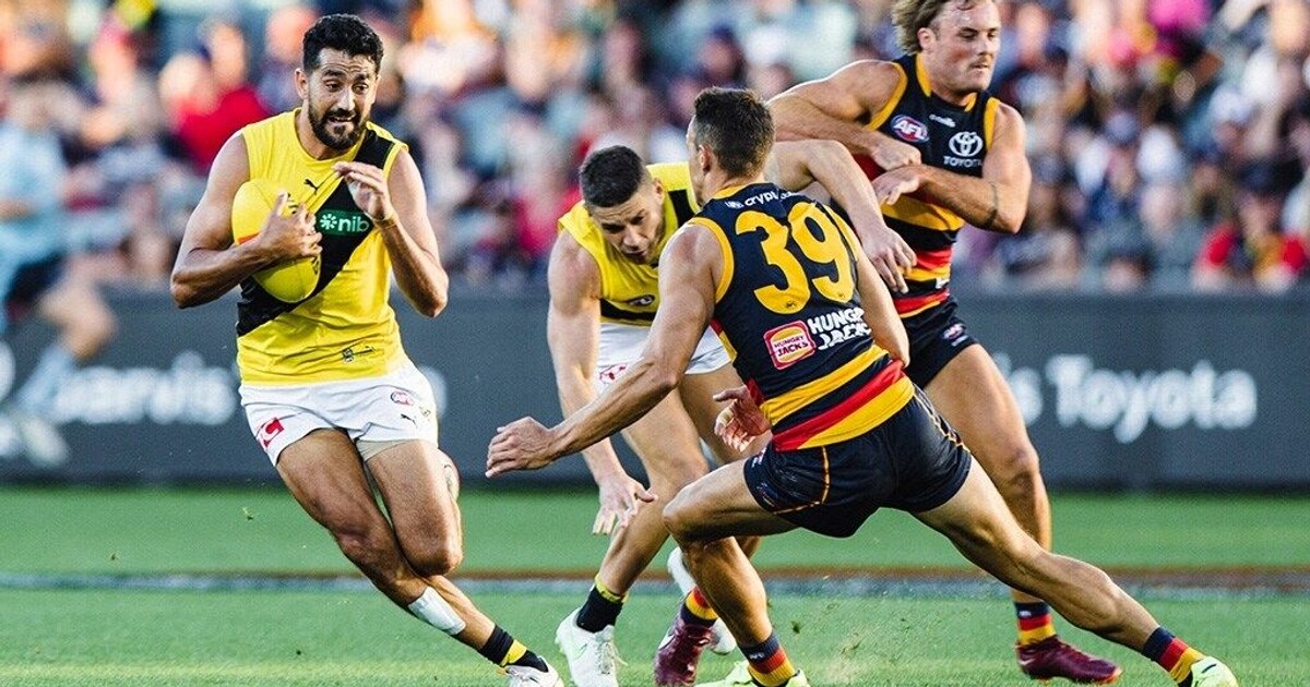 Round 2: Pickett performs under pressure