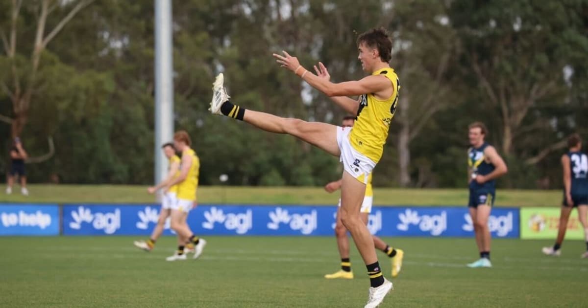 VFL Practice Match: Toner splits the middle
