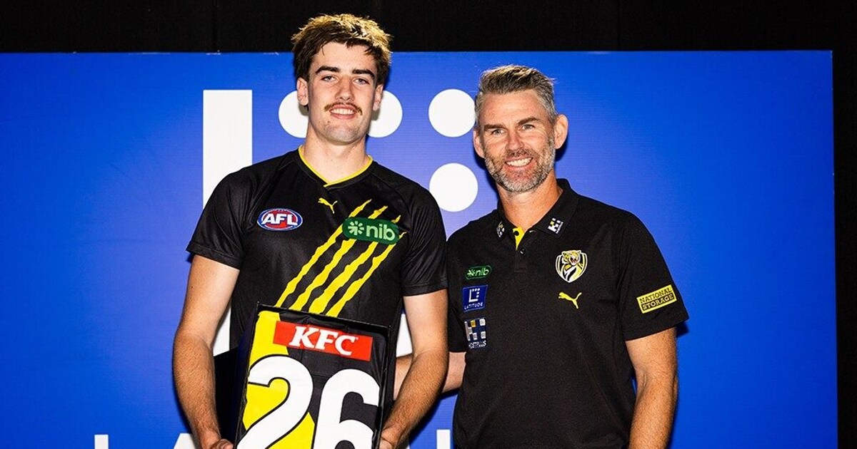 Jonty receives his debut jumper